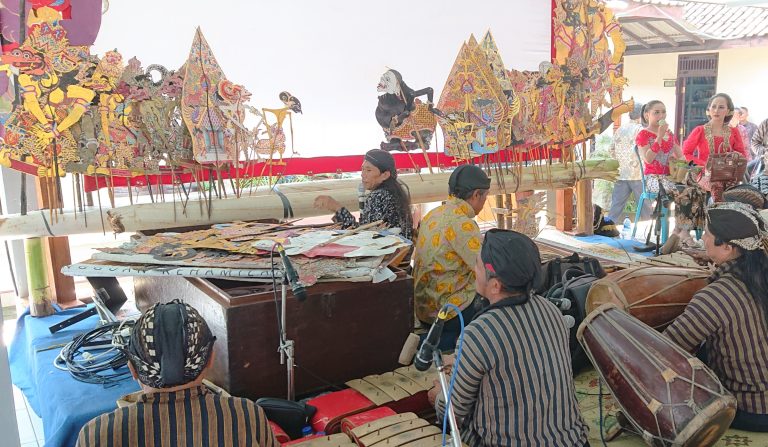 Budaya yang hampir punah Sragen kombinasi Congyang keroncong wayang ...